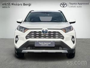 White Toyota RAV4 2021 in Riga, with an engine capacity of 2.50 L and mileage of 138 thousand km for 27490 €, photo 6 on AUTOMOTO.COM.LV