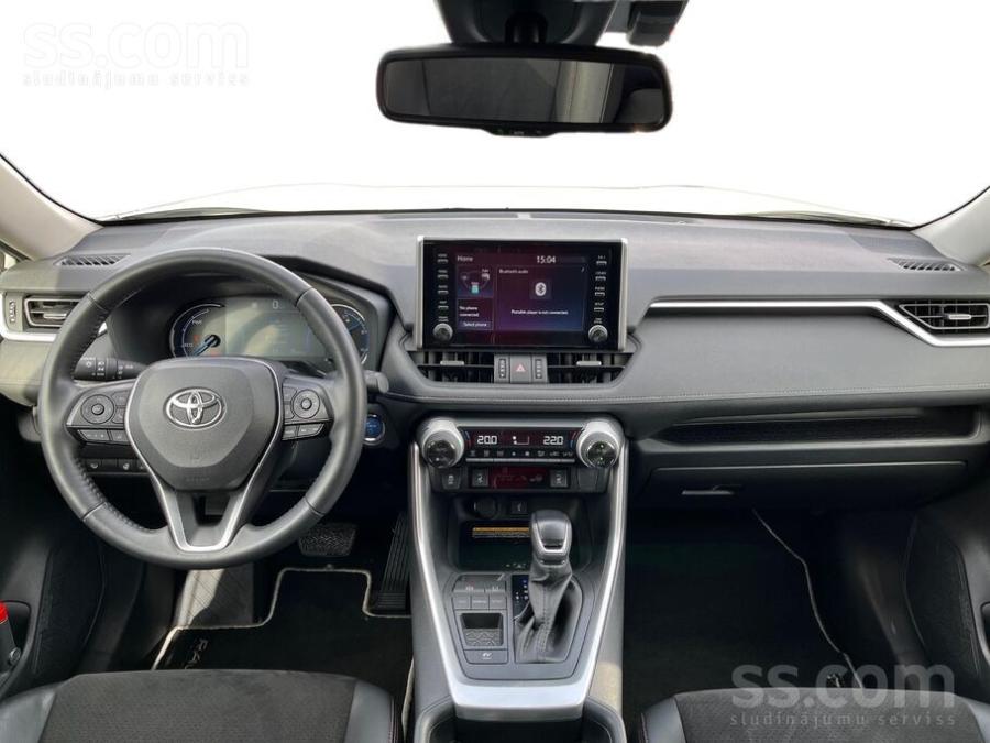 White Toyota RAV4 2021 in Riga, with an engine capacity of 2.50 L and mileage of 138 thousand km for 27490 €, photo 9 on AUTOMOTO.COM.LV