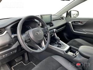 White Toyota RAV4 2021 in Riga, with an engine capacity of 2.50 L and mileage of 138 thousand km for 27490 €, photo 12 on AUTOMOTO.COM.LV