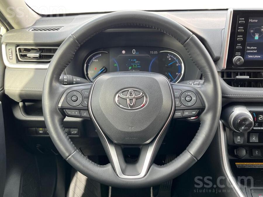 White Toyota RAV4 2021 in Riga, with an engine capacity of 2.50 L and mileage of 138 thousand km for 27490 €, photo 13 on AUTOMOTO.COM.LV