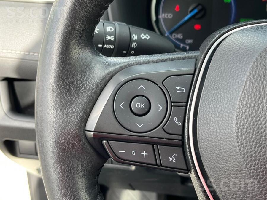 White Toyota RAV4 2021 in Riga, with an engine capacity of 2.50 L and mileage of 138 thousand km for 27490 €, photo 18 on AUTOMOTO.COM.LV