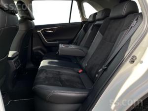 White Toyota RAV4 2021 in Riga, with an engine capacity of 2.50 L and mileage of 138 thousand km for 27490 €, photo 22 on AUTOMOTO.COM.LV