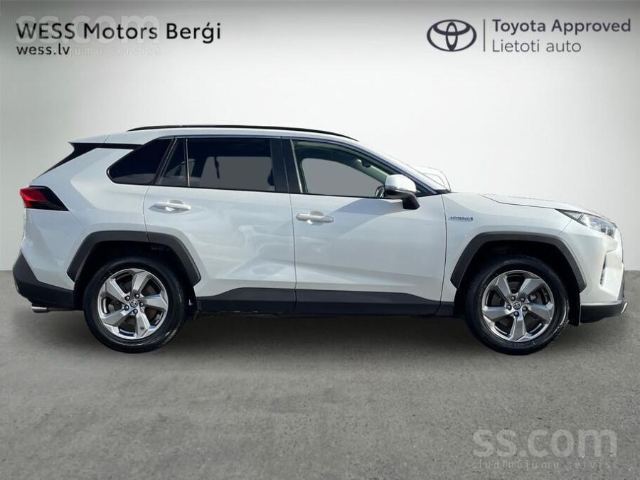 White Toyota RAV4 2021 in Riga, with an engine capacity of 2.50 L and mileage of 138 thousand km for 27490 €, photo 24 on AUTOMOTO.COM.LV