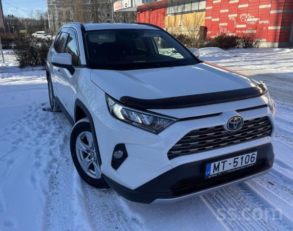 Белый Тойота РАВ 4 2021 в Рига, объемом двигателя 2.00 л и пробегом 123 тыс. км за 20900 €, фото 1 на AUTOMOTO.COM.LV
