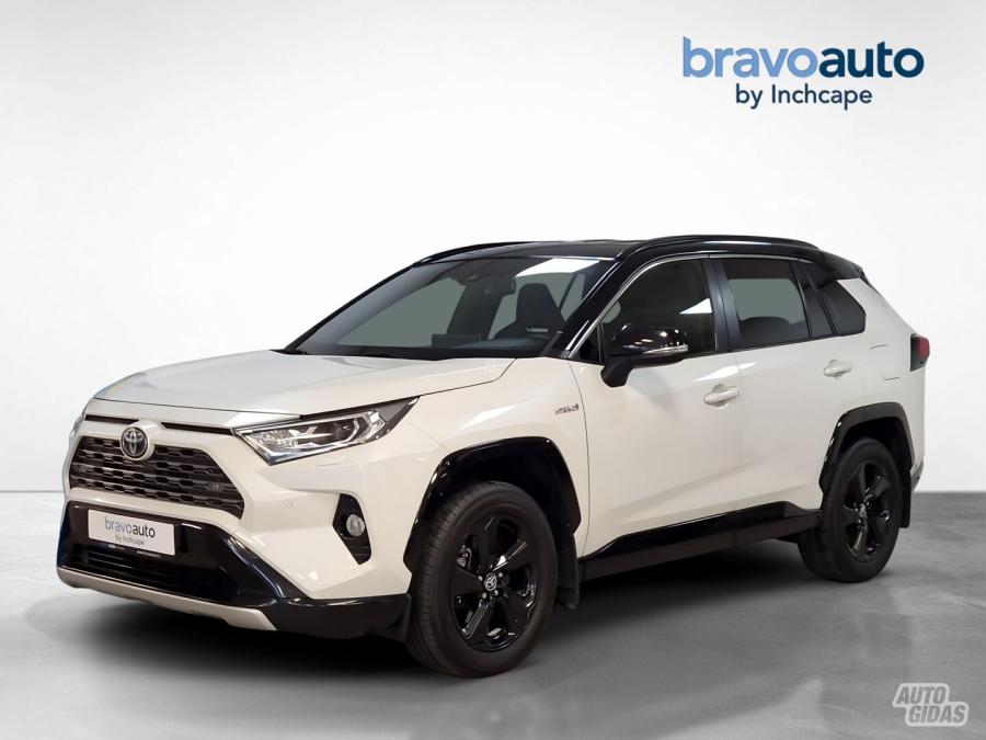 White Toyota RAV4 2021 in Vilnius, with an engine capacity of 2.50 L and mileage of 131 thousand km for 29000 €, photo 1 on AUTOMOTO.COM.LV
