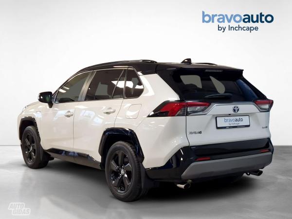 Balts Toyota RAV4 2021 Viļņa, ar dzinēja tilpumu 2.50 L un nobraukumu 131 tūkst. km par 29000 €, foto 4 vietnē AUTOMOTO.COM.LV