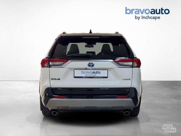 Balts Toyota RAV4 2021 Viļņa, ar dzinēja tilpumu 2.50 L un nobraukumu 131 tūkst. km par 29000 €, foto 5 vietnē AUTOMOTO.COM.LV