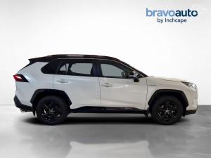 White Toyota RAV4 2021 in Vilnius, with an engine capacity of 2.50 L and mileage of 131 thousand km for 29000 €, photo 7 on AUTOMOTO.COM.LV