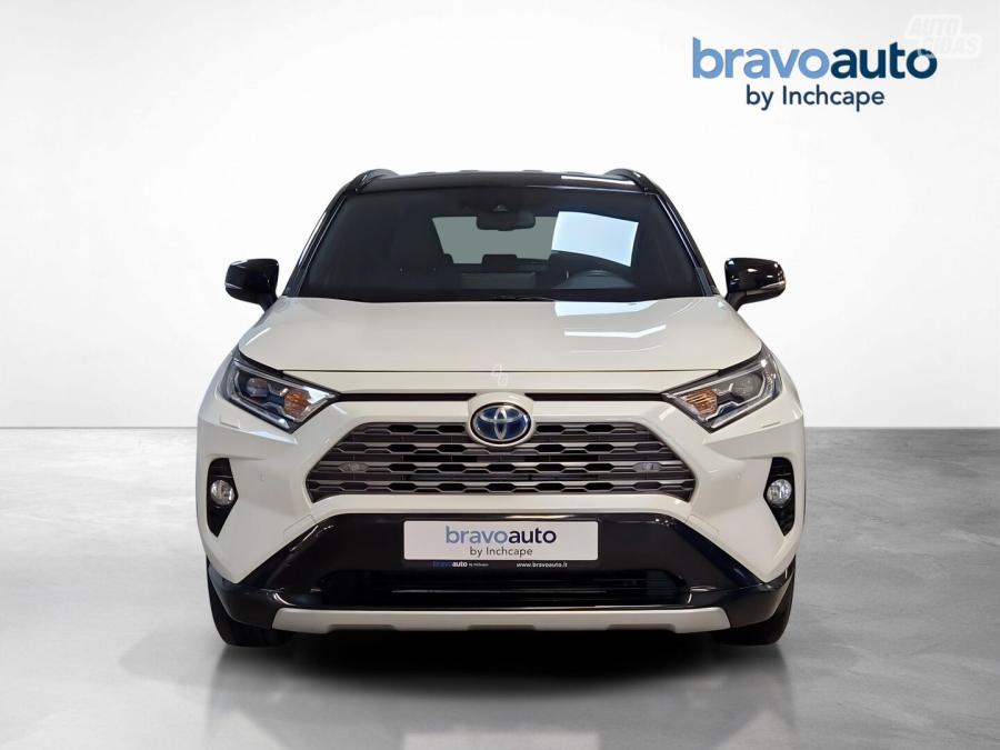 White Toyota RAV4 2021 in Vilnius, with an engine capacity of 2.50 L and mileage of 131 thousand km for 29000 €, photo 9 on AUTOMOTO.COM.LV