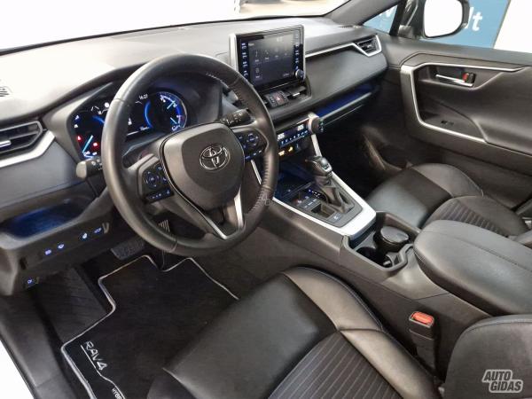 Balts Toyota RAV4 2021 Viļņa, ar dzinēja tilpumu 2.50 L un nobraukumu 131 tūkst. km par 29000 €, foto 10 vietnē AUTOMOTO.COM.LV