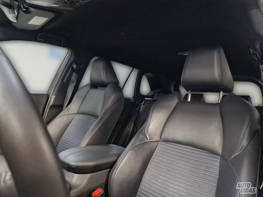 White Toyota RAV4 2021 in Vilnius, with an engine capacity of 2.50 L and mileage of 131 thousand km for 29000 €, photo 12 on AUTOMOTO.COM.LV