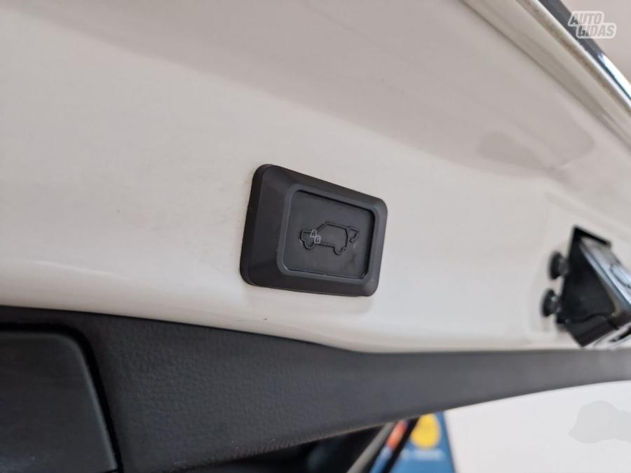 White Toyota RAV4 2021 in Vilnius, with an engine capacity of 2.50 L and mileage of 131 thousand km for 29000 €, photo 20 on AUTOMOTO.COM.LV
