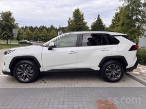 Balts Toyota RAV4 2022 Rīga, ar dzinēja tilpumu 2.00 L un nobraukumu 30 tūkst. km par 28500 €, foto 3 vietnē AUTOMOTO.COM.LV