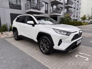 Balts Toyota RAV4 2022 Rīga, ar dzinēja tilpumu 2.00 L un nobraukumu 30 tūkst. km par 28500 €, foto 4 vietnē AUTOMOTO.COM.LV