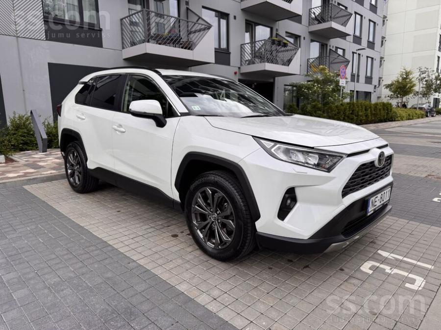 Balts Toyota RAV4 2022 Rīga, ar dzinēja tilpumu 2.00 L un nobraukumu 30 tūkst. km par 28500 €, foto 4 vietnē AUTOMOTO.COM.LV