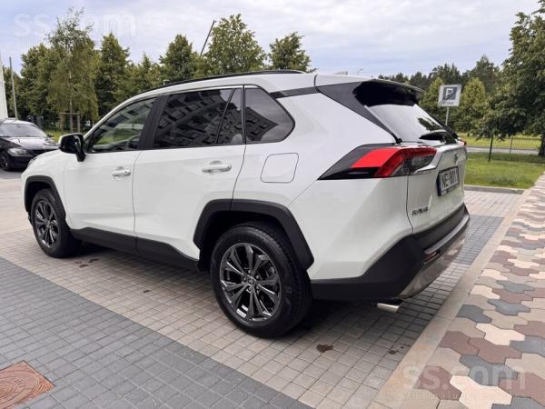 Balts Toyota RAV4 2022 Rīga, ar dzinēja tilpumu 2.00 L un nobraukumu 30 tūkst. km par 28500 €, foto 5 vietnē AUTOMOTO.COM.LV