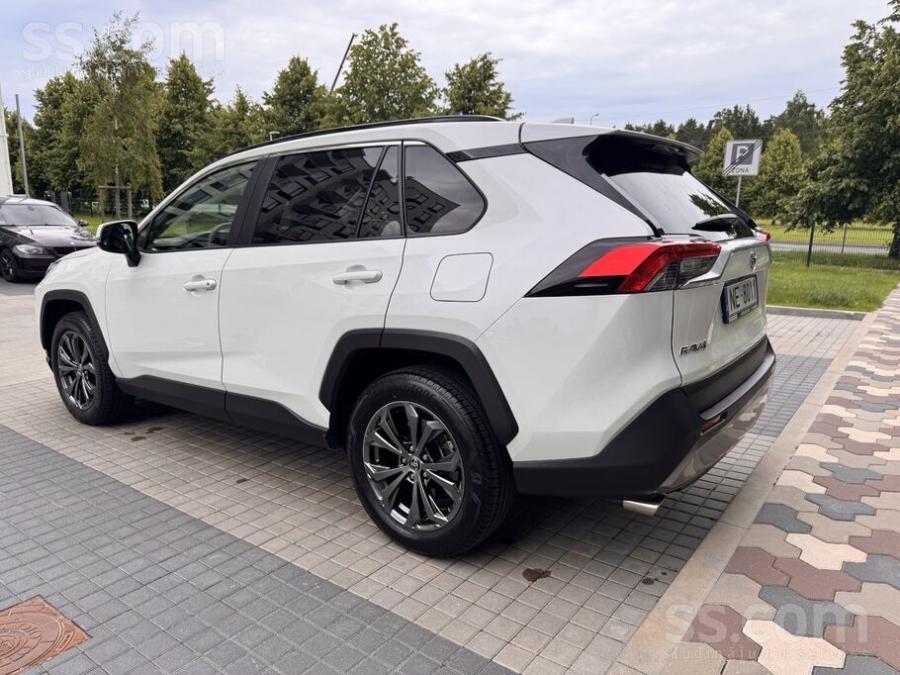 Balts Toyota RAV4 2022 Rīga, ar dzinēja tilpumu 2.00 L un nobraukumu 30 tūkst. km par 28500 €, foto 5 vietnē AUTOMOTO.COM.LV