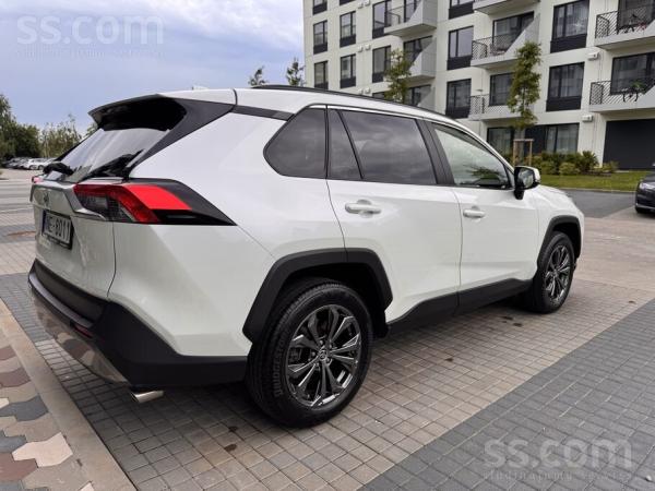 Balts Toyota RAV4 2022 Rīga, ar dzinēja tilpumu 2.00 L un nobraukumu 30 tūkst. km par 28500 €, foto 6 vietnē AUTOMOTO.COM.LV