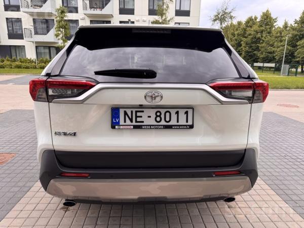 Balts Toyota RAV4 2022 Rīga, ar dzinēja tilpumu 2.00 L un nobraukumu 30 tūkst. km par 28500 €, foto 8 vietnē AUTOMOTO.COM.LV