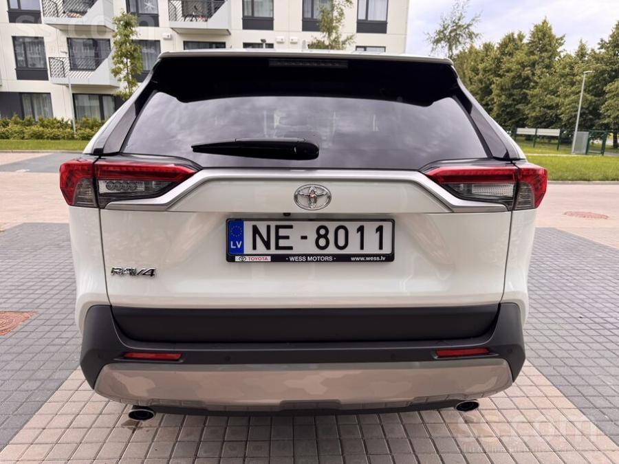 Balts Toyota RAV4 2022 Rīga, ar dzinēja tilpumu 2.00 L un nobraukumu 30 tūkst. km par 28500 €, foto 8 vietnē AUTOMOTO.COM.LV