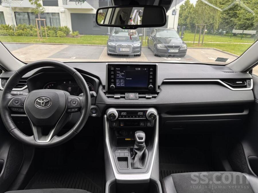 Balts Toyota RAV4 2022 Rīga, ar dzinēja tilpumu 2.00 L un nobraukumu 30 tūkst. km par 28500 €, foto 14 vietnē AUTOMOTO.COM.LV
