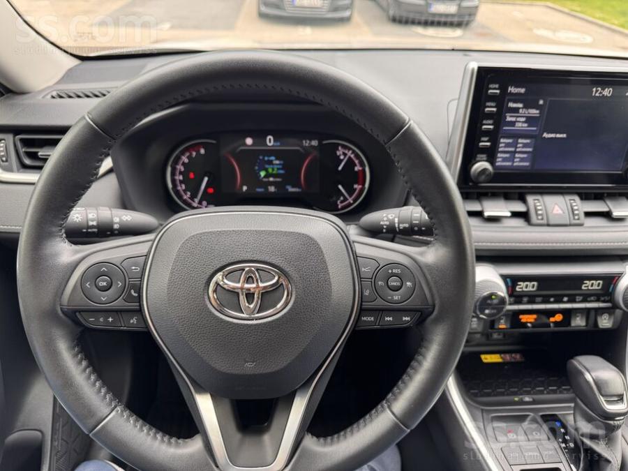 Balts Toyota RAV4 2022 Rīga, ar dzinēja tilpumu 2.00 L un nobraukumu 30 tūkst. km par 28500 €, foto 15 vietnē AUTOMOTO.COM.LV