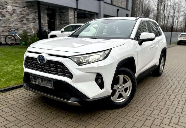 White Toyota RAV4 2022 in Vilnius, with an engine capacity of 2.49 L and mileage of 265 thousand km for 19723 €, photo 1 on AUTOMOTO.COM.LV