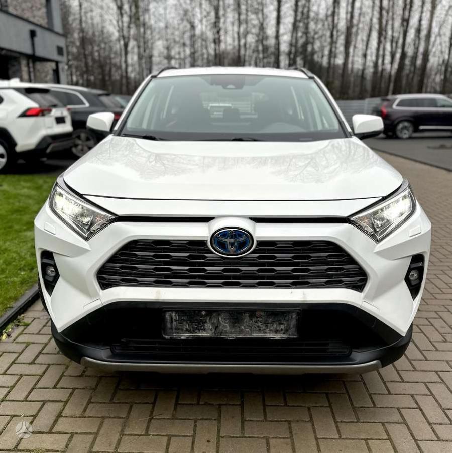 Balts Toyota RAV4 2022 Viļņa, ar dzinēja tilpumu 2.49 L un nobraukumu 265 tūkst. km par 19239 €, foto 2 vietnē AUTOMOTO.COM.LV