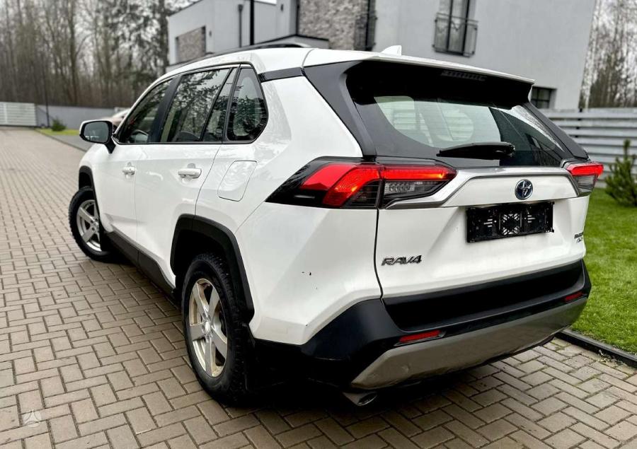 Balts Toyota RAV4 2022 Viļņa, ar dzinēja tilpumu 2.49 L un nobraukumu 265 tūkst. km par 19239 €, foto 9 vietnē AUTOMOTO.COM.LV