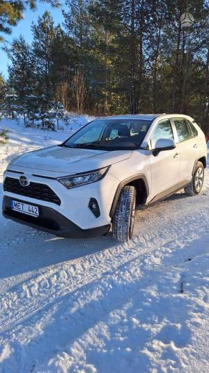 Balts Toyota RAV4 2022 Alīta, ar dzinēja tilpumu 1.99 L un nobraukumu 44 tūkst. km par 23000 €, foto 3 vietnē AUTOMOTO.COM.LV