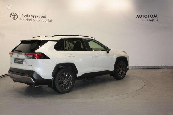 Balts Toyota RAV4 2022 Kauņa, ar dzinēja tilpumu 2.49 L un nobraukumu 79 tūkst. km par 32900 €, foto 2 vietnē AUTOMOTO.COM.LV