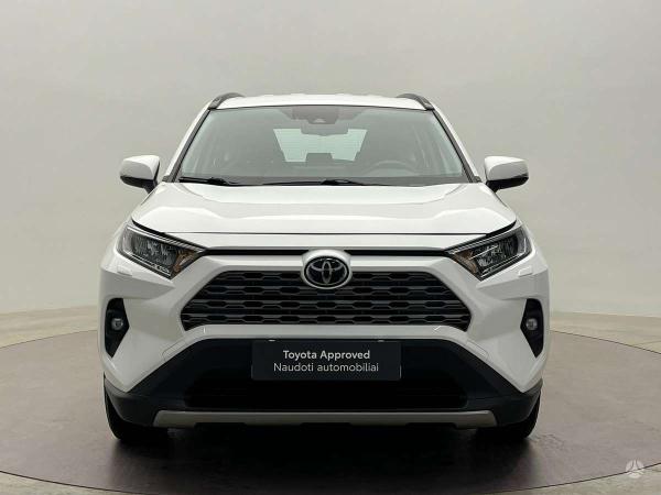 Balts Toyota RAV4 2022 Panevēža, ar dzinēja tilpumu 1.99 L un nobraukumu 97 tūkst. km par 23990 €, foto 2 vietnē AUTOMOTO.COM.LV