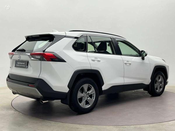 Balts Toyota RAV4 2022 Panevēža, ar dzinēja tilpumu 1.99 L un nobraukumu 97 tūkst. km par 23990 €, foto 8 vietnē AUTOMOTO.COM.LV