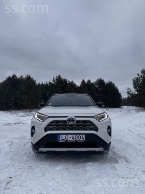 White Toyota RAV4 2022 in Riga, with an engine capacity of 2.50 L and mileage of 50 thousand km for 34500 €, photo  on AUTOMOTO.COM.LV