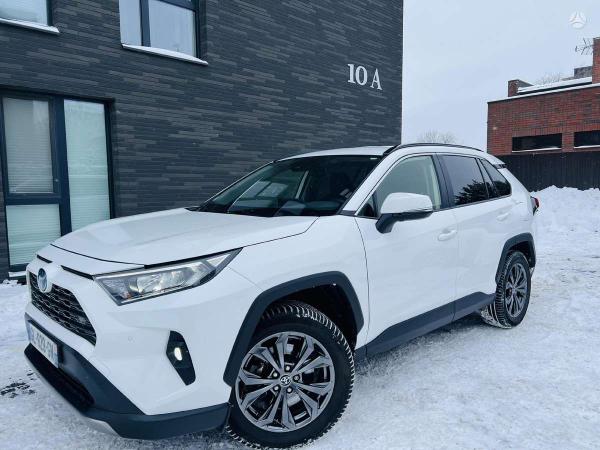 White Toyota RAV4 2022 in Kaunas, with an engine capacity of 2.49 L and mileage of 209 thousand km for 20990 €, photo 10 on AUTOMOTO.COM.LV