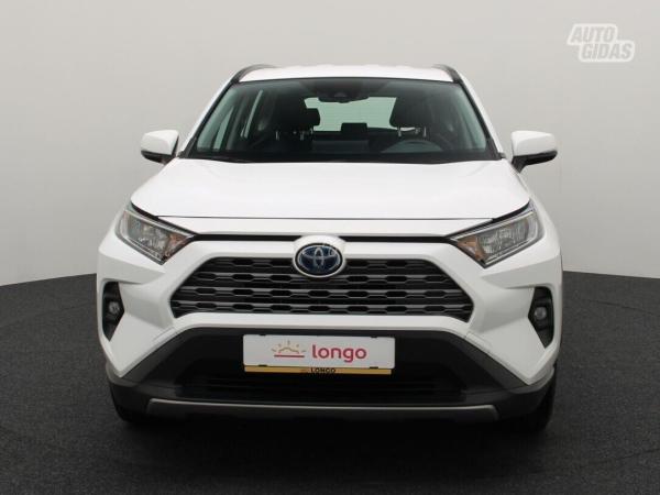 White Toyota RAV4 2022 in Vilnius, with an engine capacity of 2.50 L and mileage of 135 thousand km for 27199 €, photo 3 on AUTOMOTO.COM.LV