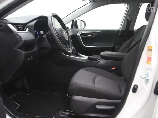 White Toyota RAV4 2022 in Vilnius, with an engine capacity of 2.50 L and mileage of 135 thousand km for 27199 €, photo 4 on AUTOMOTO.COM.LV