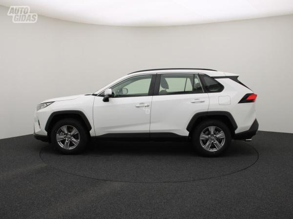 White Toyota RAV4 2022 in Vilnius, with an engine capacity of 2.50 L and mileage of 135 thousand km for 27199 €, photo 6 on AUTOMOTO.COM.LV