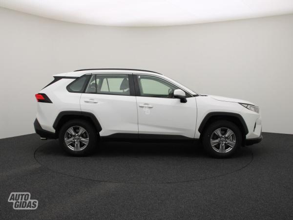 White Toyota RAV4 2022 in Vilnius, with an engine capacity of 2.50 L and mileage of 135 thousand km for 27199 €, photo 9 on AUTOMOTO.COM.LV