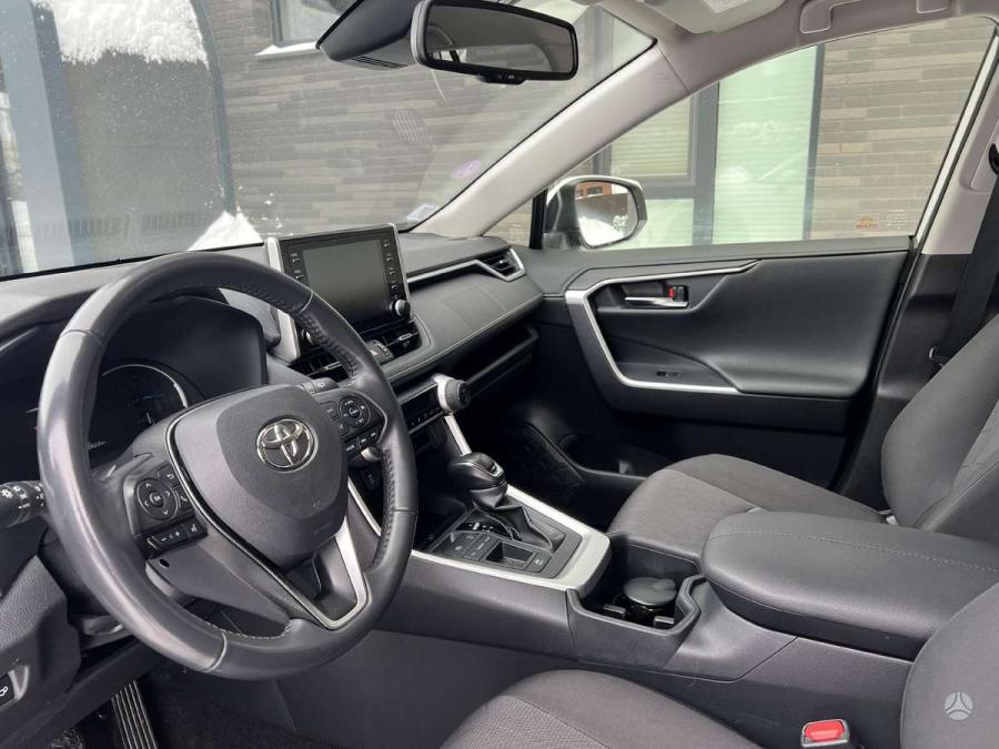 Balts Toyota RAV4 2022 Kauņa, ar dzinēja tilpumu 2.49 L un nobraukumu 208 tūkst. km par 20950 €, foto 24 vietnē AUTOMOTO.COM.LV