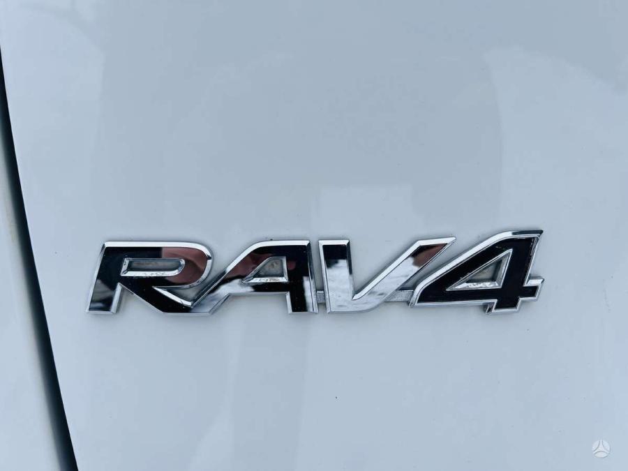White Toyota RAV4 2022 in Kaunas, with an engine capacity of 2.50 L and mileage of 208 thousand km for 20850 €, photo 15 on AUTOMOTO.COM.LV