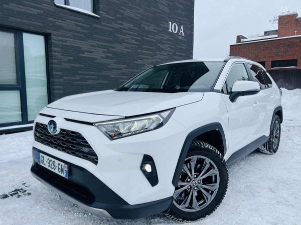 Balts Toyota RAV4 2022 Kauņa, ar dzinēja tilpumu 2.50 L un nobraukumu 208 tūkst. km par 20650 €, foto 1 vietnē AUTOMOTO.COM.LV