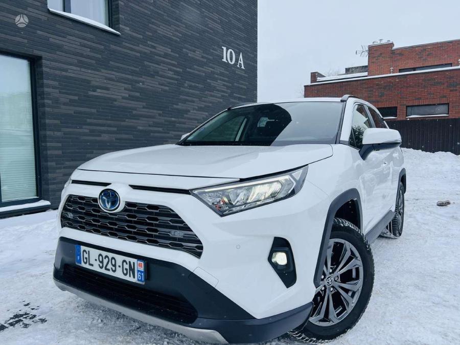 White Toyota RAV4 2022 in Kaunas, with an engine capacity of 2.50 L and mileage of 208 thousand km for 20650 €, photo 9 on AUTOMOTO.COM.LV