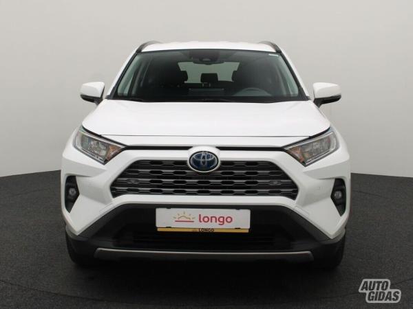 White Toyota RAV4 2022 in Vilnius, with an engine capacity of 2.50 L and mileage of 207 thousand km for 24199 €, photo 3 on AUTOMOTO.COM.LV