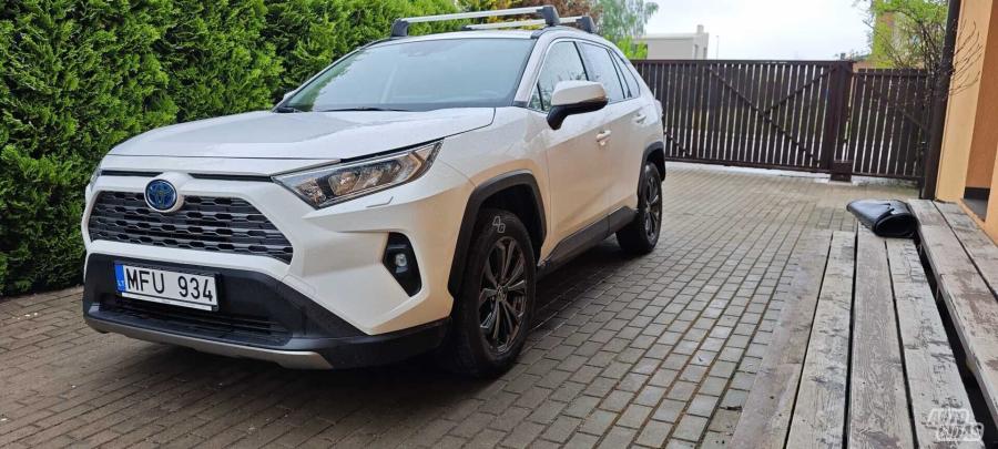 Balts Toyota RAV4 2022 Viļņa, ar dzinēja tilpumu 2.50 L un nobraukumu 69 tūkst. km par 29990 €, foto 3 vietnē AUTOMOTO.COM.LV