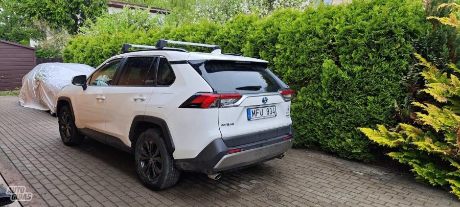 Balts Toyota RAV4 2022 Viļņa, ar dzinēja tilpumu 2.50 L un nobraukumu 69 tūkst. km par 29990 €, foto 4 vietnē AUTOMOTO.COM.LV