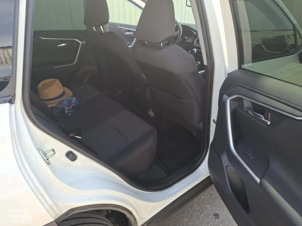 Balts Toyota RAV4 2022 Kauņa, ar dzinēja tilpumu 2.00 L un nobraukumu 57 tūkst. km par 25600 €, foto 6 vietnē AUTOMOTO.COM.LV