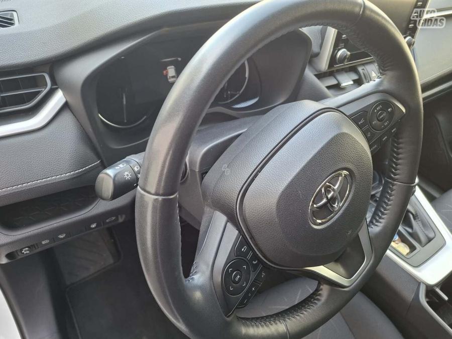Balts Toyota RAV4 2022 Kauņa, ar dzinēja tilpumu 2.00 L un nobraukumu 57 tūkst. km par 25600 €, foto 8 vietnē AUTOMOTO.COM.LV
