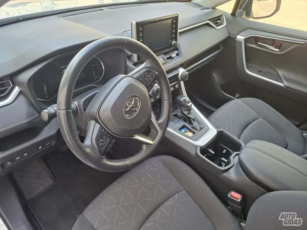 Balts Toyota RAV4 2022 Kauņa, ar dzinēja tilpumu 2.00 L un nobraukumu 57 tūkst. km par 25600 €, foto 10 vietnē AUTOMOTO.COM.LV