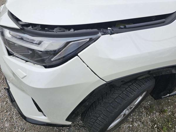 Balts Toyota RAV4 2022 Panevēža, ar dzinēja tilpumu 2.49 L un nobraukumu 125 tūkst. km par 18300 €, foto 5 vietnē AUTOMOTO.COM.LV